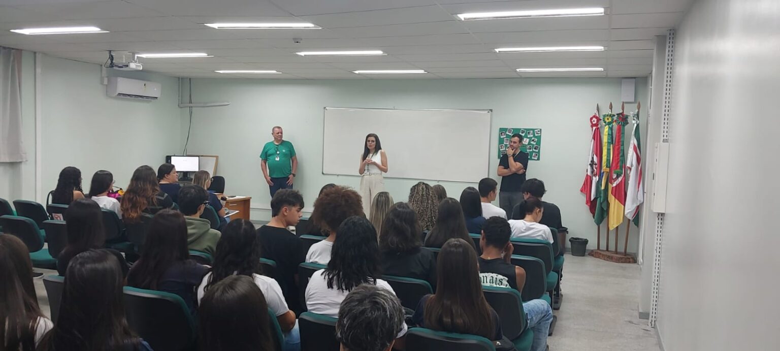 Campus Rolante realiza primeira aula do Curso Técnico em Recursos Humanos Concomitante ao Ensino ...